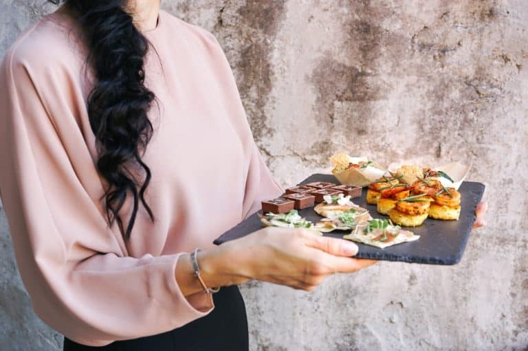 How to Become a Traveling Waiter (or Waitress) in Australia with No ...